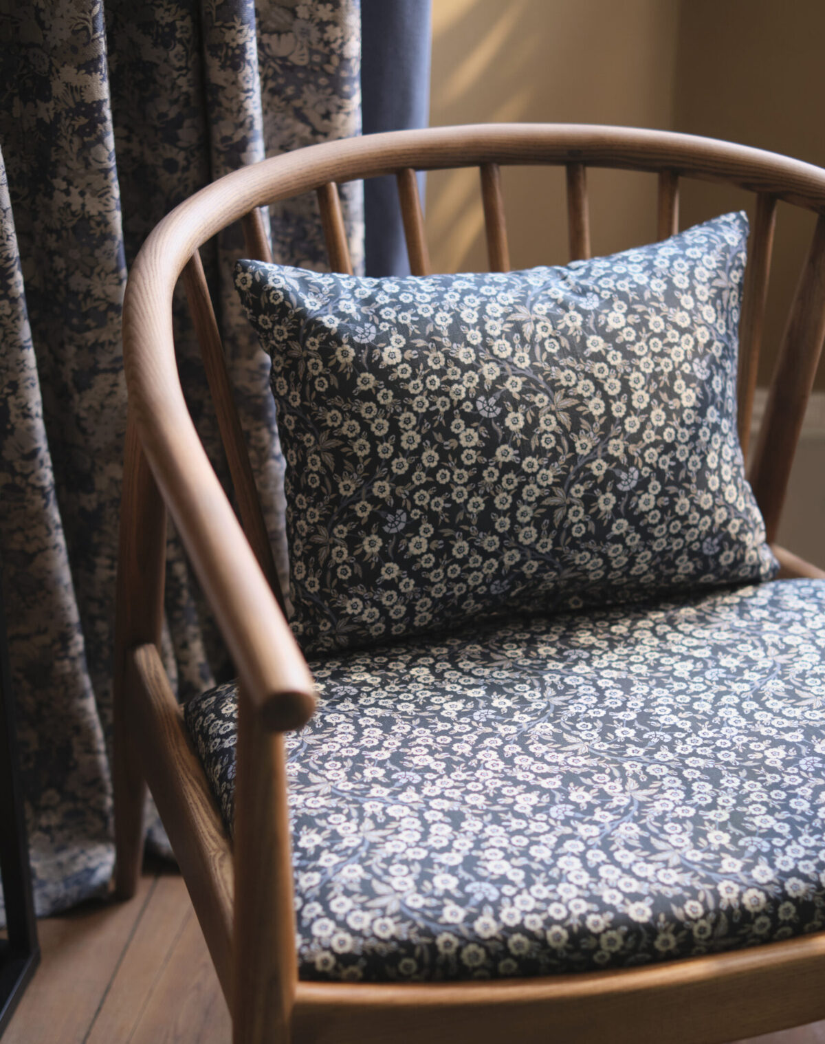 Empress Vine in Ink - Indoor | Liberty Fabrics